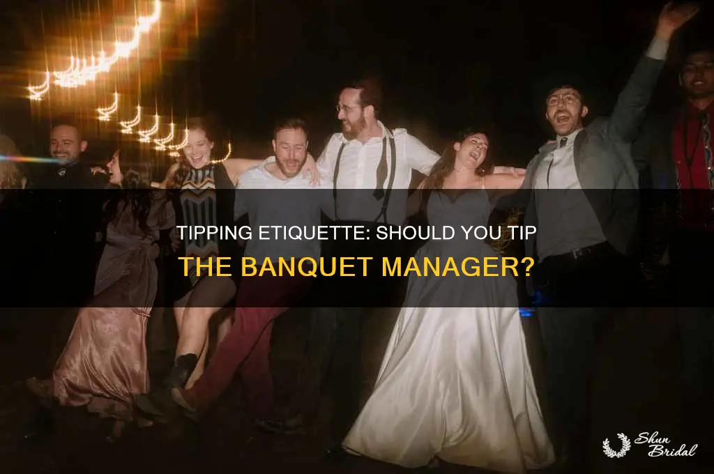 Tipping Etiquette: Should You Tip The Banquet Manager? | ShunBridal
