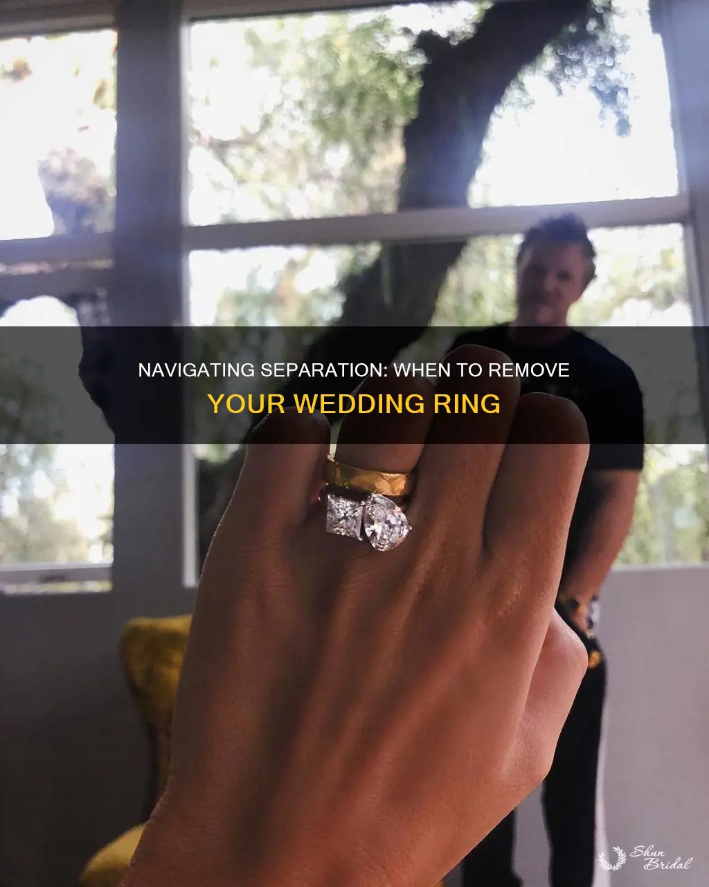 Navigating Separation: When To Remove Your Wedding Ring | ShunBridal